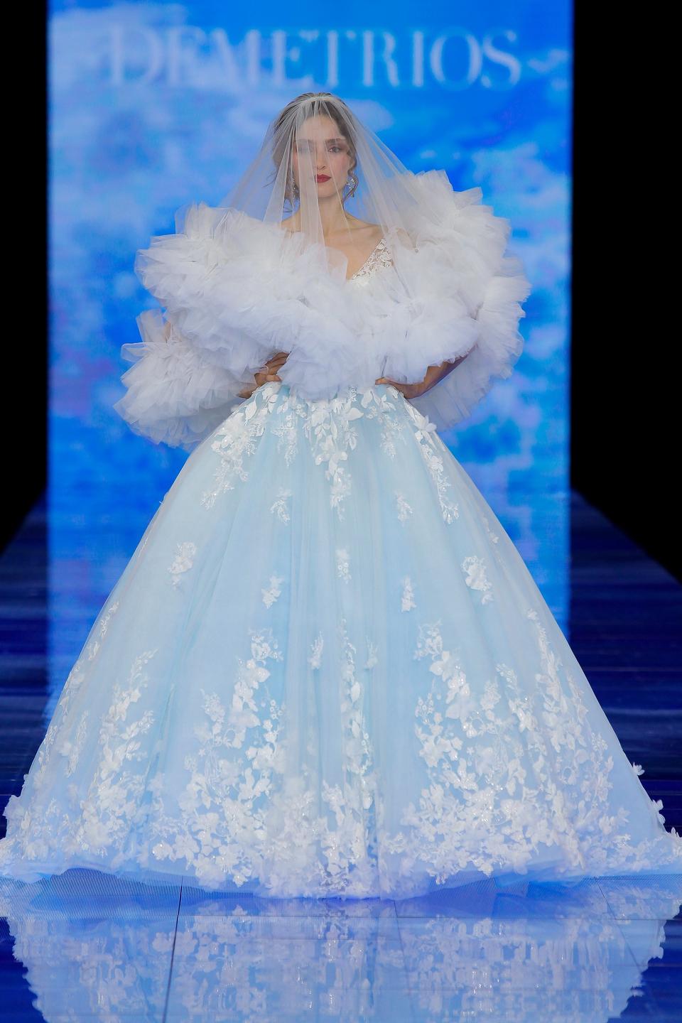 Abiti da sposa colorati 2024: rompete le regole!