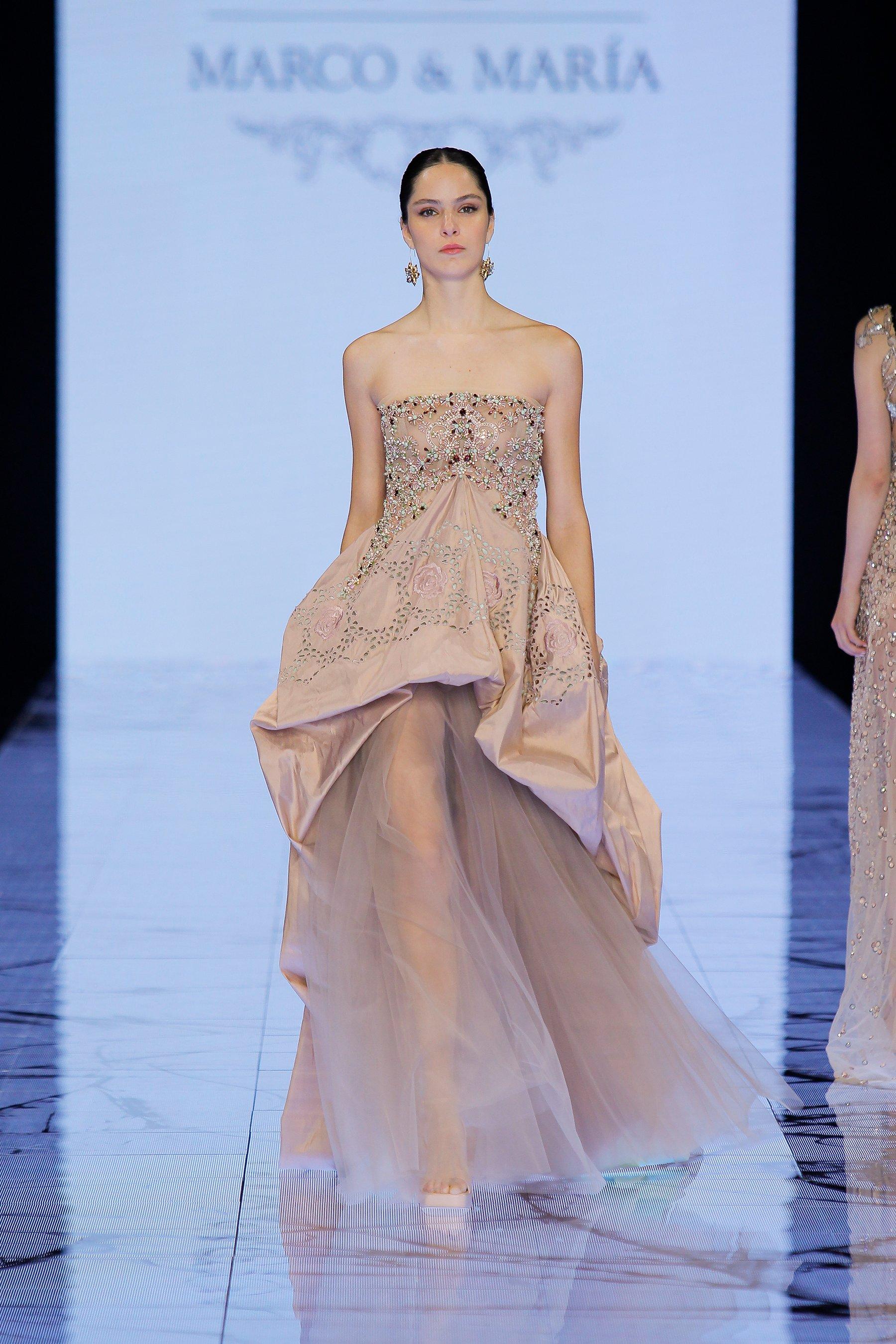 Abiti da sposa colorati 2024: rompete le regole!