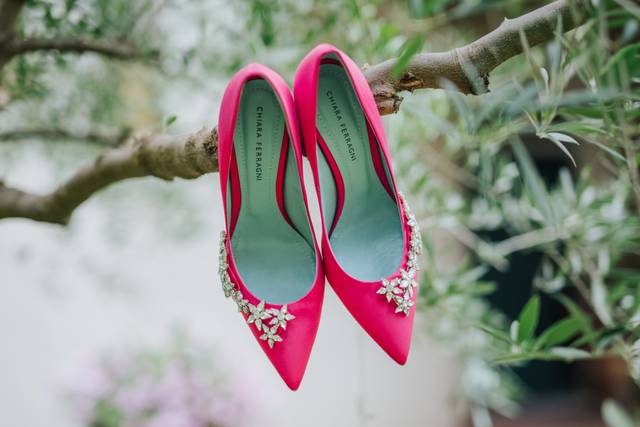 Scarpe colorate per le invitate: 40 modelli da non perdere