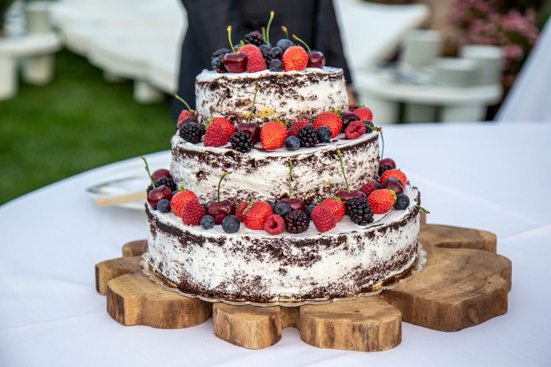 25 torte nuziali a tre piani perfette per ogni stagione dell’anno