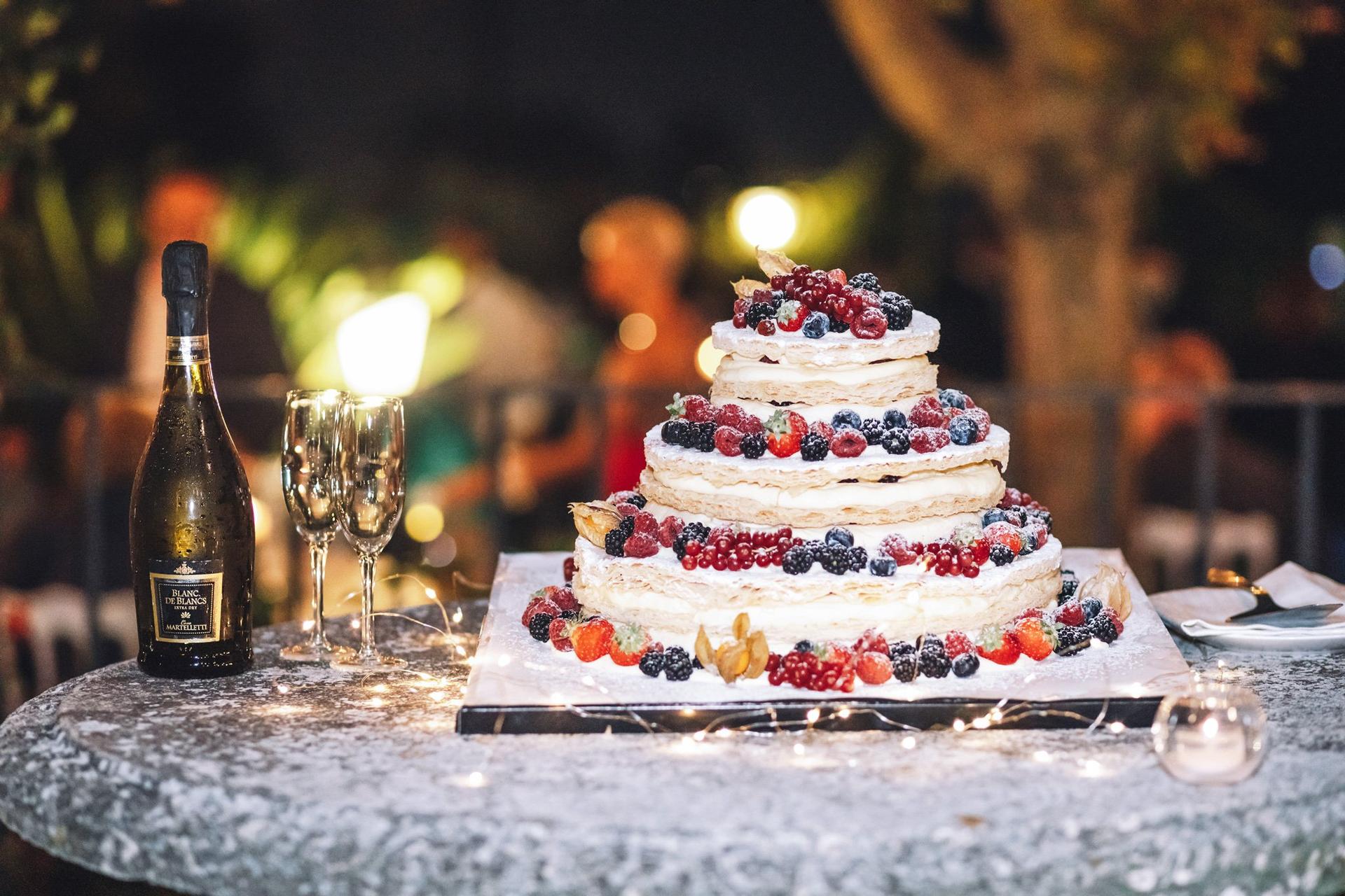 Torta nuziale a piani: 35 idee