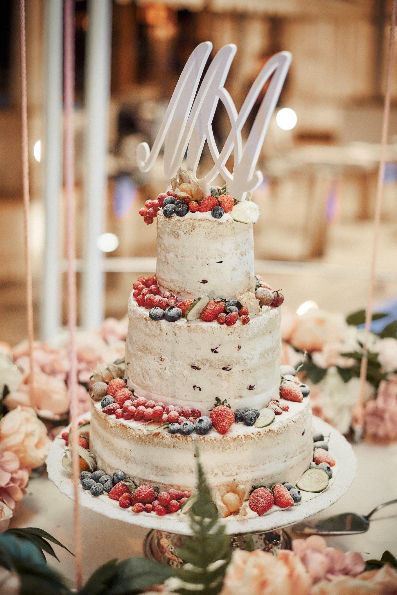 25 torte nuziali a tre piani perfette per ogni stagione dell’anno