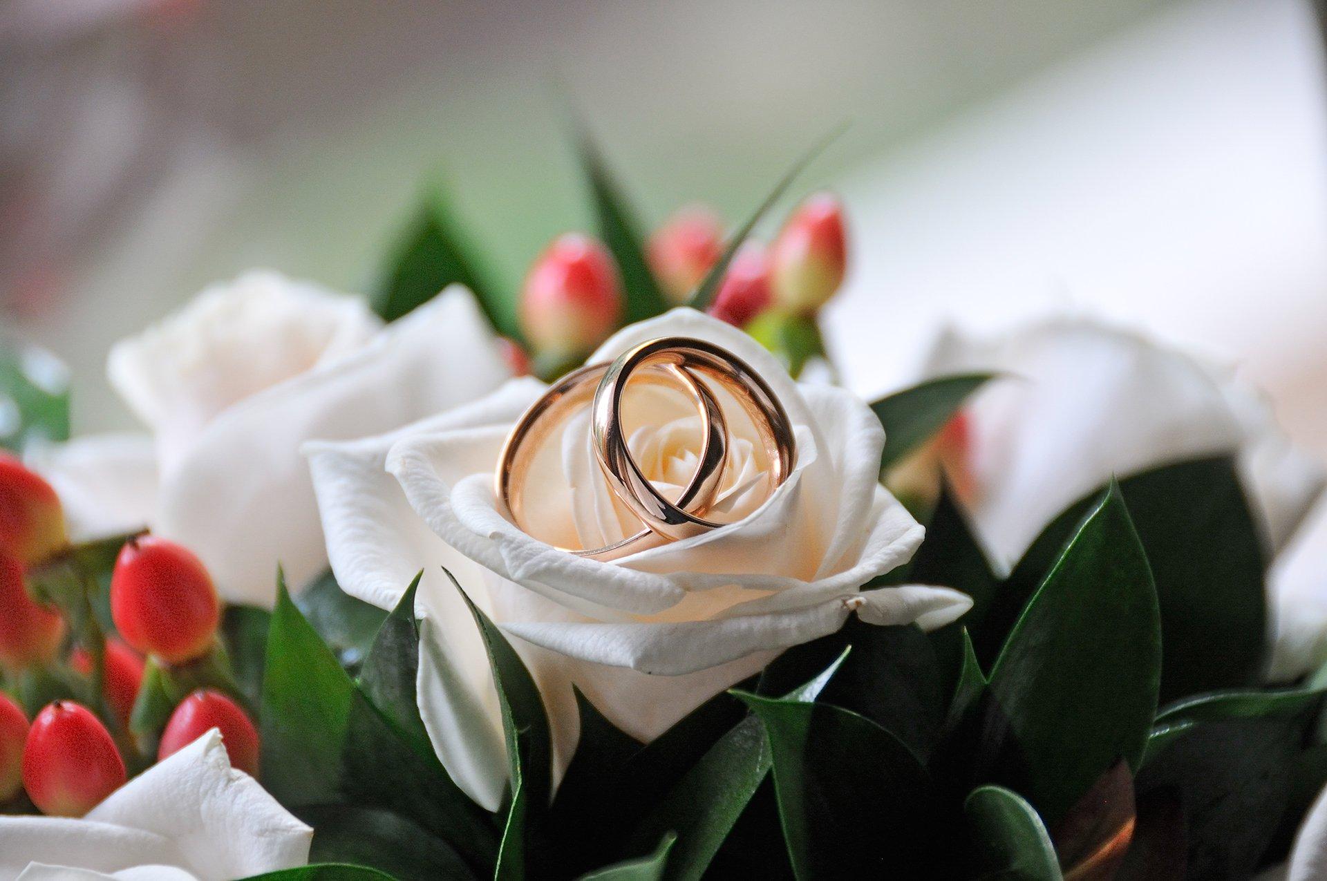 Fedi per 25 anni matrimonio: come modificare la fede nuziale