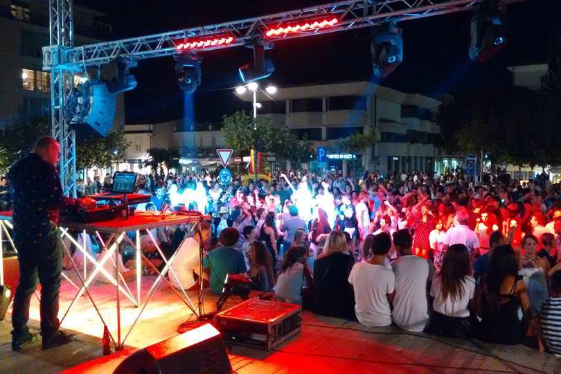 Mauro Benassi DJ - Consulta la disponibilità e i prezzi
