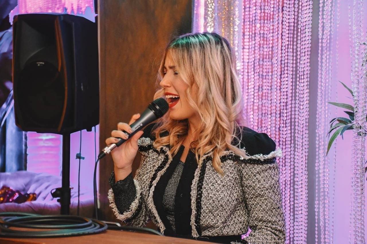 Asia Tamanti Singer - Consulta la disponibilità e i prezzi