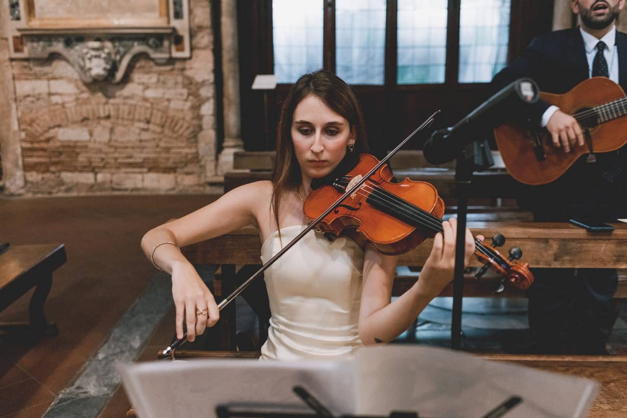 Alessandra Vicari - Consulta la disponibilità e i prezzi